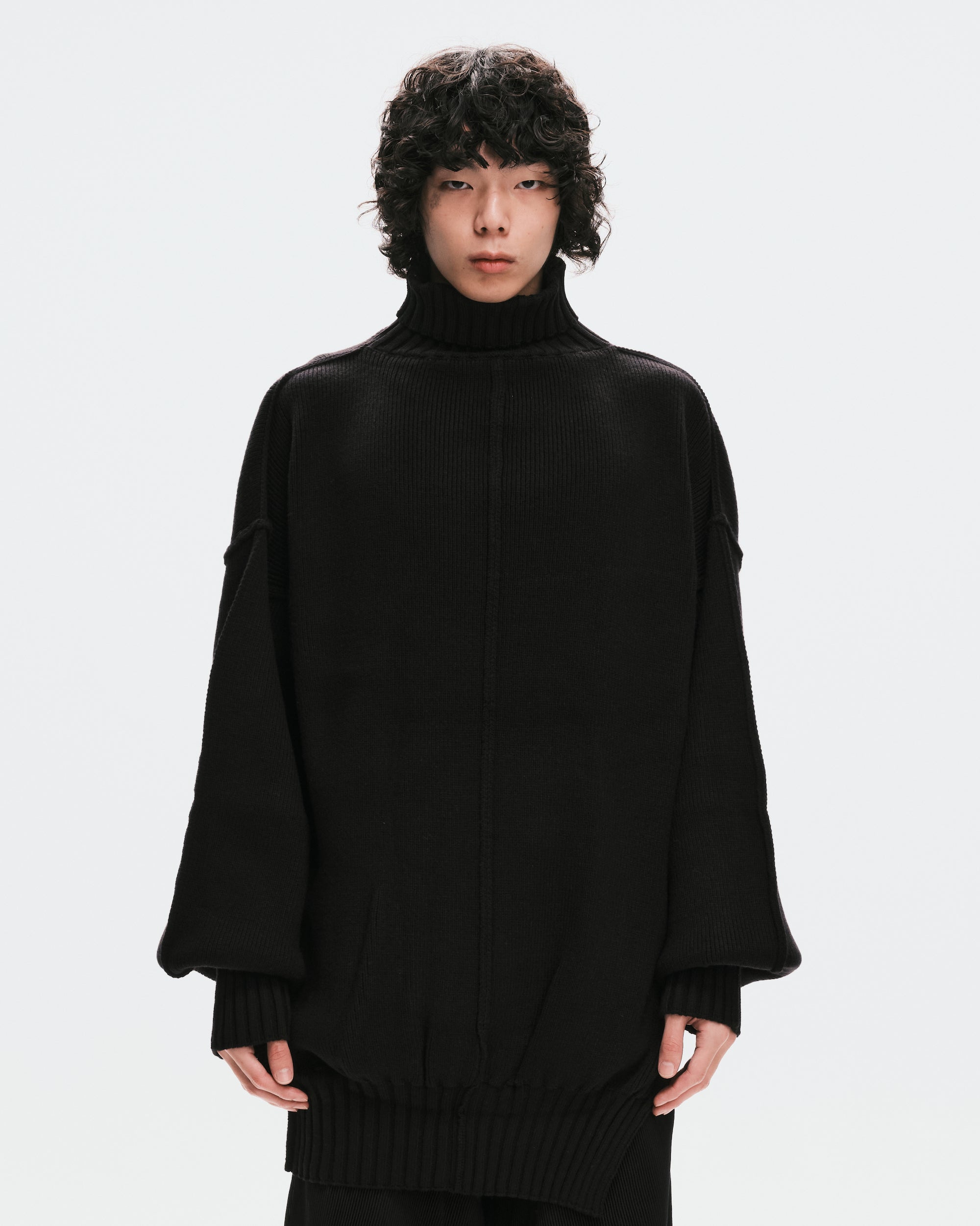 arc us arkus /Black Oversized Knit Turtleneck Dress- Road Sign