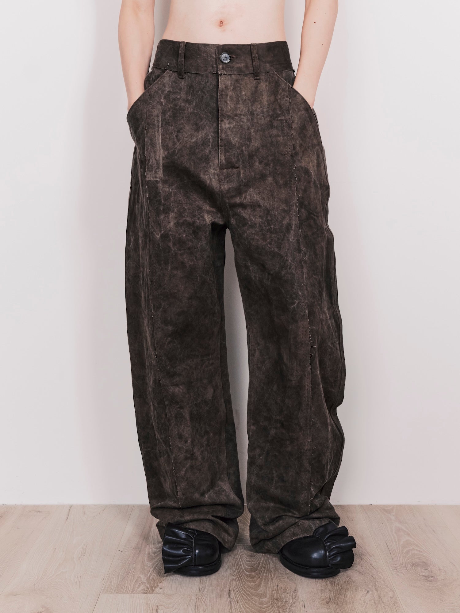 AIREI / Men Persimmon Dyed Big Fit Pants - Road Sign