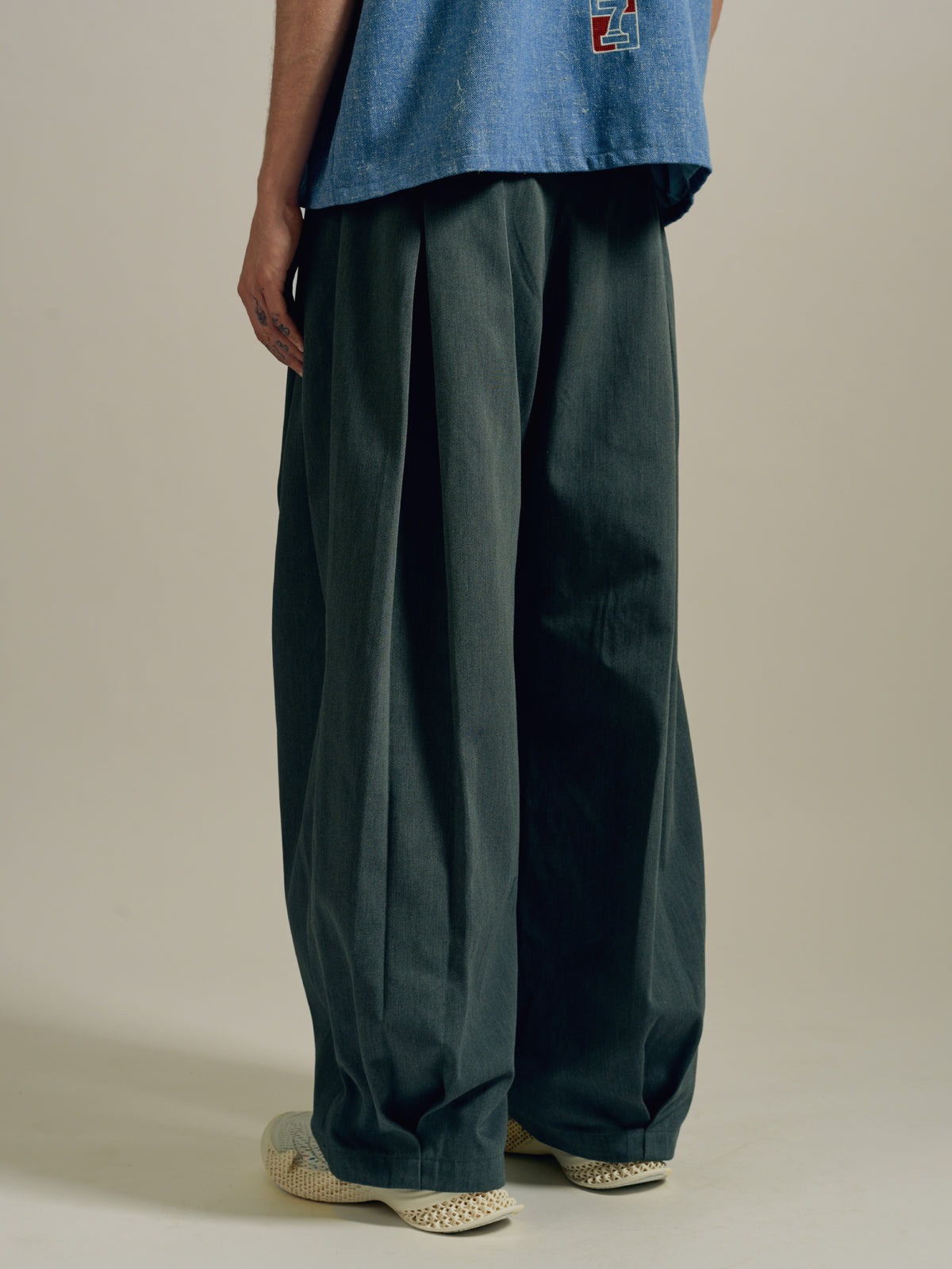 Kevin Pleated Trousers – Road Sign