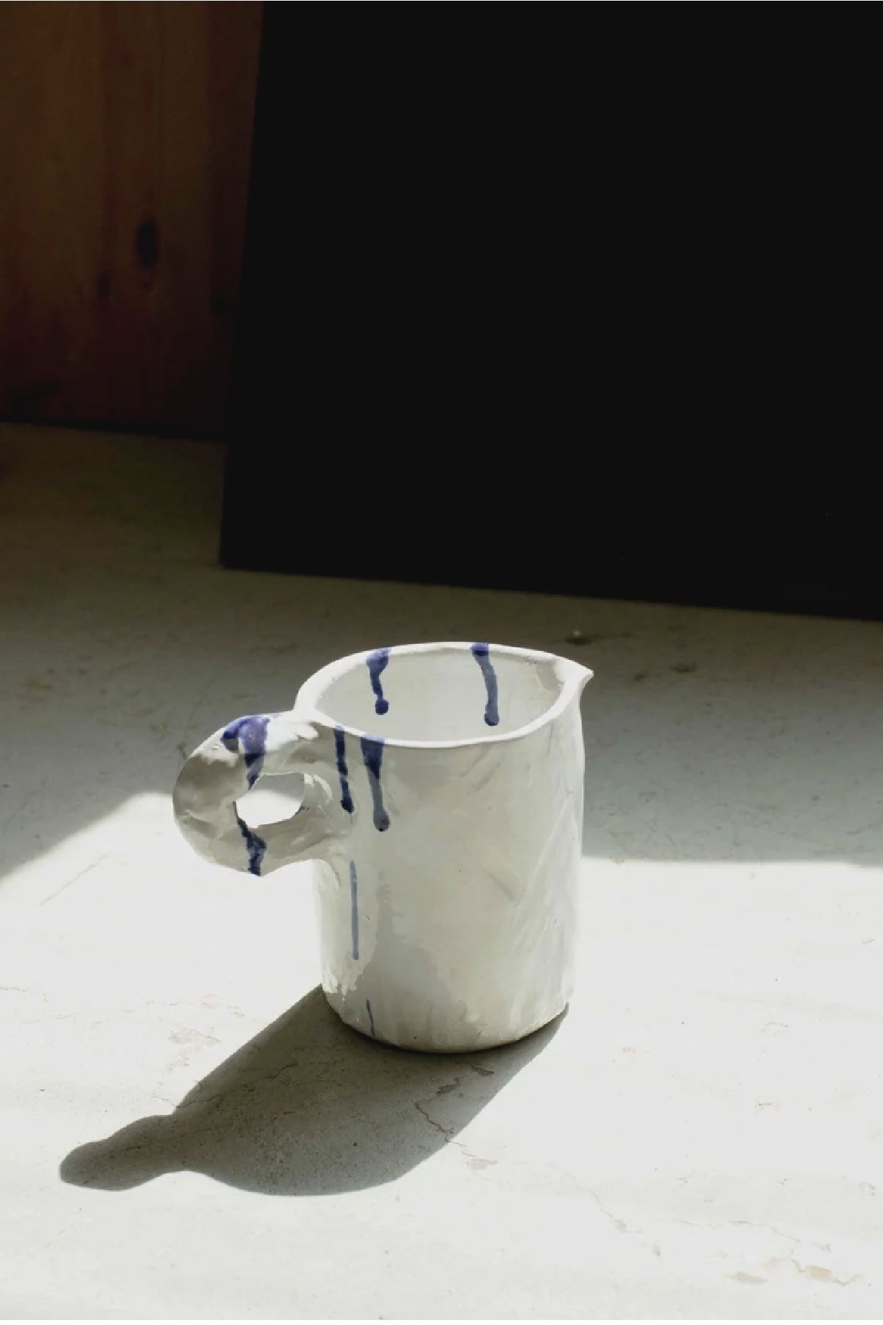 NIKO JUNE /Studio Pitcher White - Road Sign